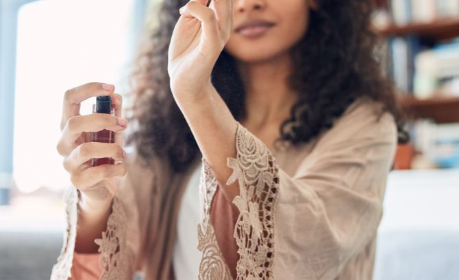 Begini Cara Pakai Parfum yang Benar Agar Tahan Lama Seharian