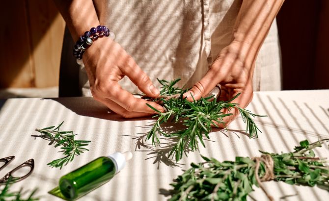 Ekstrak Daun Rosemary Bikin Kulit Sehat Bercahaya!