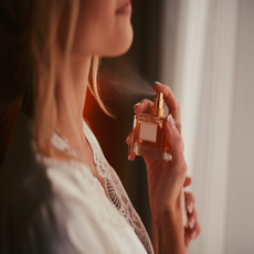 Begini Cara Pakai Parfum yang Benar Agar Tahan Lama Seharian